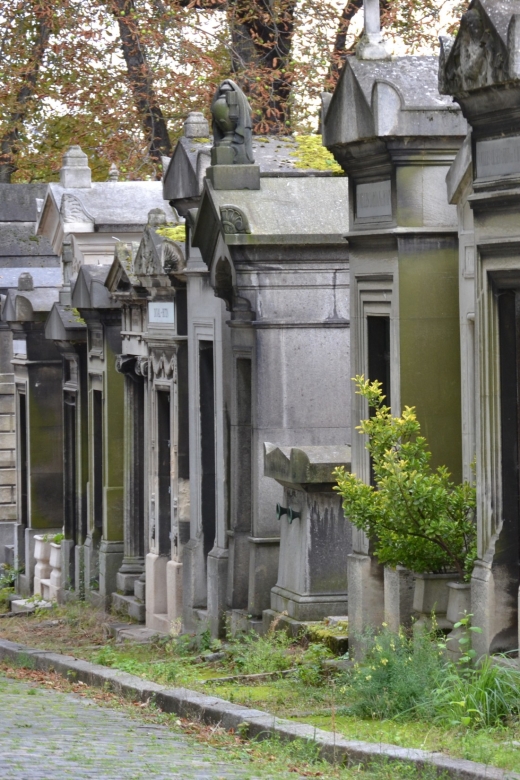 Paris: Pere Lachaise Cemetery Guided Tour in French - Analyzing the Value