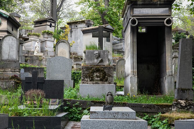 Paris Père Lachaise Cemetery Love Affairs and Death Walking Tour - Discovering the Secrets of Famous Individuals Laid to Rest