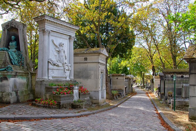 Paris Père Lachaise Cemetery Love Affairs and Death Walking Tour - The Beauty and Peacefulness of Père Lachaise
