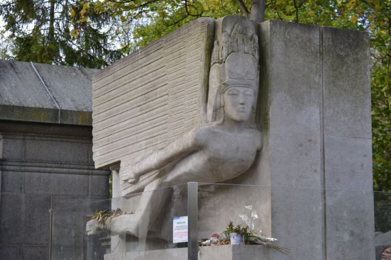 Paris: Père Lachaise Cemetery Private Tour - Authentic Experiences and Genuine Stories