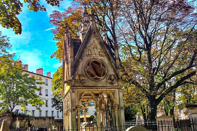 Paris Pere Lachaise Cemetery Small Group Guided Tour - Why Choose a Small Group Tour
