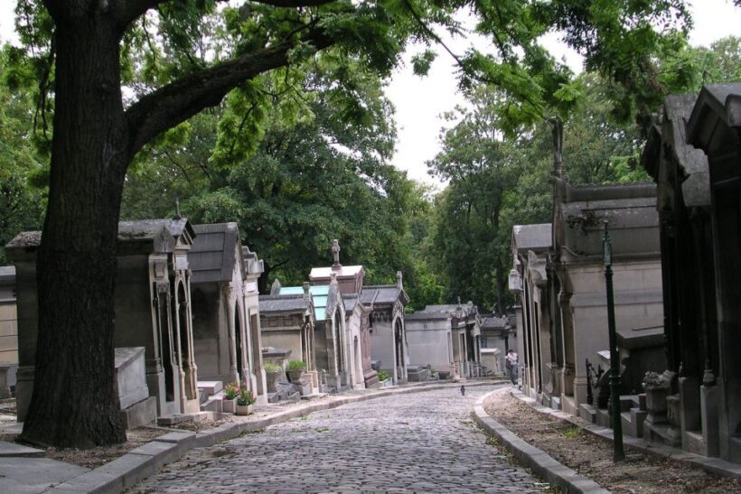 Paris: Père Lachaise Cemetery Walking Tour - Who Will Appreciate This Tour?