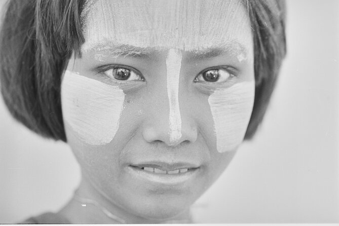 PARIS PHOTO - Joyful Stroll for a Private Professional Shoot - Iconic Backdrops and Timeless Memories