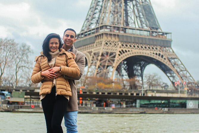 Paris Photo Shoot Session – Eiffel Tower Photographer - Pricing and Booking Details