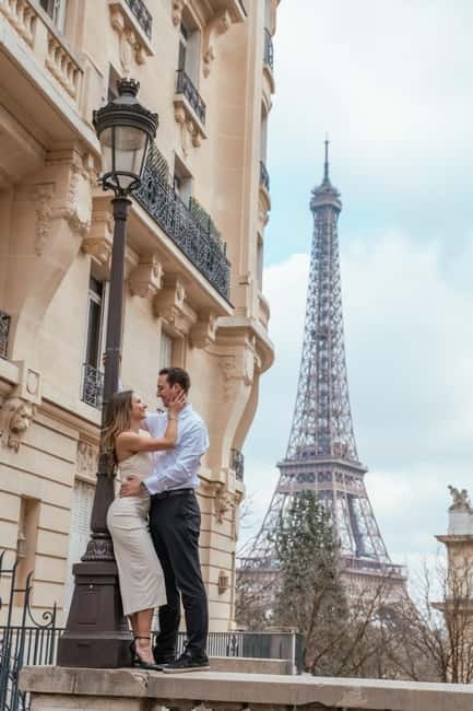 Paris photographer 1h near the Eiffel Tower or in Paris - Key Points