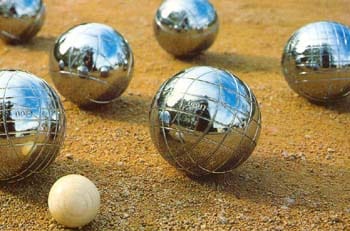 Paris: Pre-Dinner Drinks with Petanque Game (Bocce Ball) - Who Will Love This Tour?