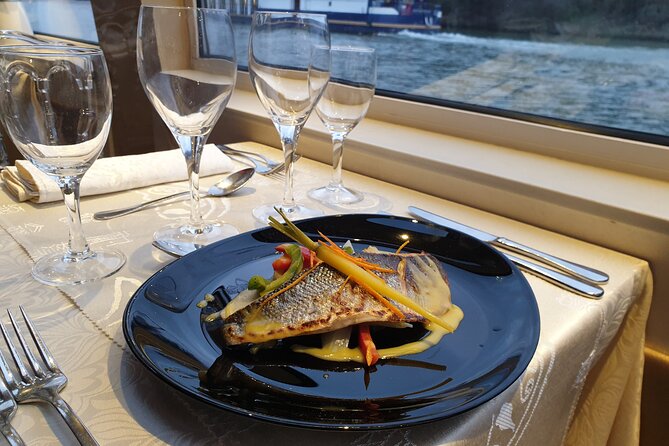 Paris Prestige Dinner Cruise From Eiffel Tower Area - Navigating the Booking and Seating Process