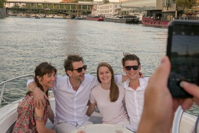 Paris Private Boat Tour with your own Captain Guide - FAQs