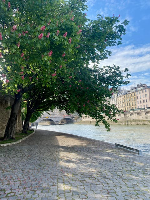 Paris: Private Early Morning City Walking Tour - Key Points