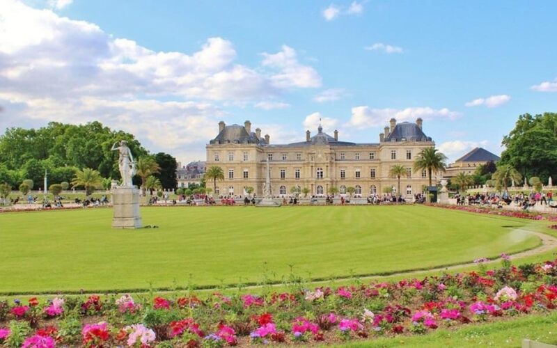 Paris: Private Full or Half-Day Sightseeing Tour with Local - Detailed Breakdown of the Itinerary