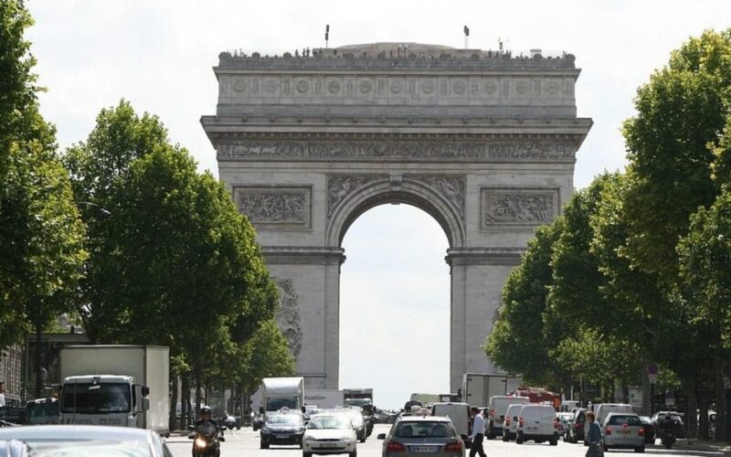 Paris: Private Full or Half-Day Sightseeing Tour with Local - The Sum Up