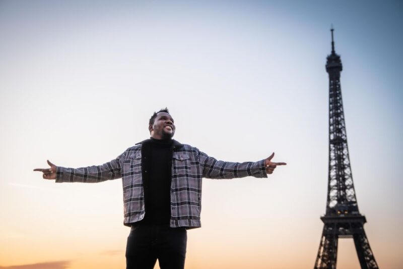 Paris: Private Photoshoot Near the Eiffel Tower - Who Should Book This?
