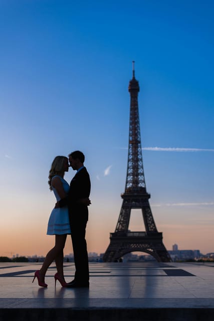 Paris : Private Professional Photoshoot at the Eiffel Tower - An In-Depth Look at the Experience