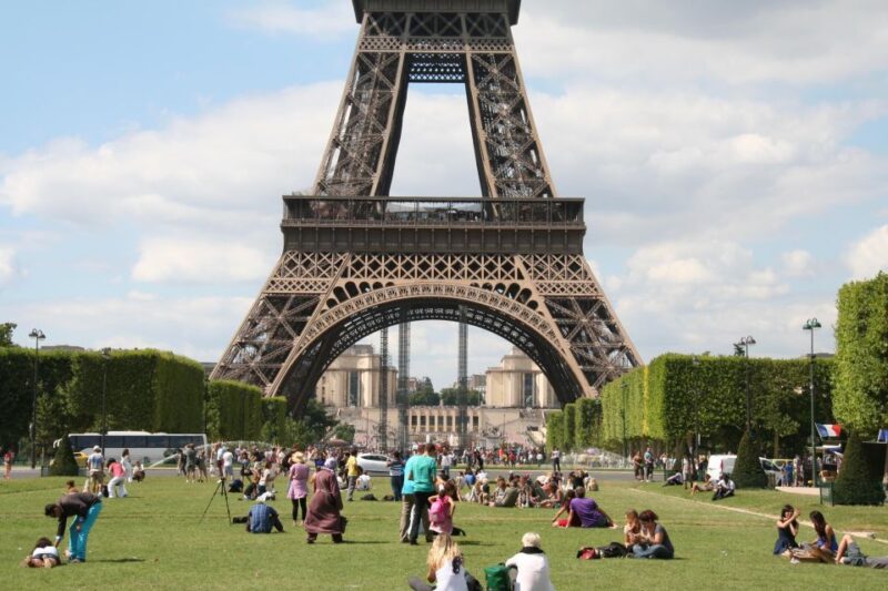 Paris: Private Tour with a Local Guide - Key Points