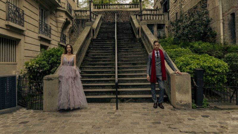 Paris: Professional Photoshoot with 300+ Photos + 1 present - Key Points