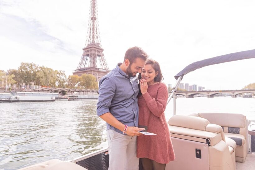 Paris Proposal / Private River Cruise + Photographer 1h - An Elegant Journey: What to Expect from the Tour