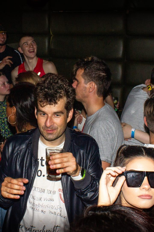 Paris: Pub Crawl With Shots and Nightclub Entry - Key Points