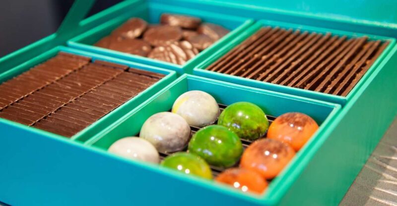 Paris: Pure Chocolate Walking Tour - Key Points