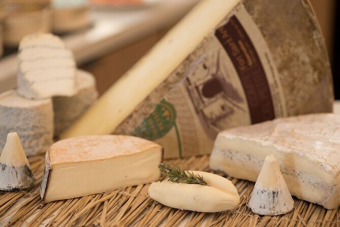 Paris Saint Germain Walking Food Tour with Secret Food Tours - The Atmosphere and Group Dynamics