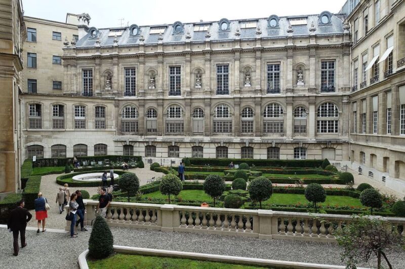 Paris Secret Gardens 1.30 hour long Walking Tour - Exploring the Hidden Gardens of Paris: A Balanced Look at the 2-Hour Walking Tour
