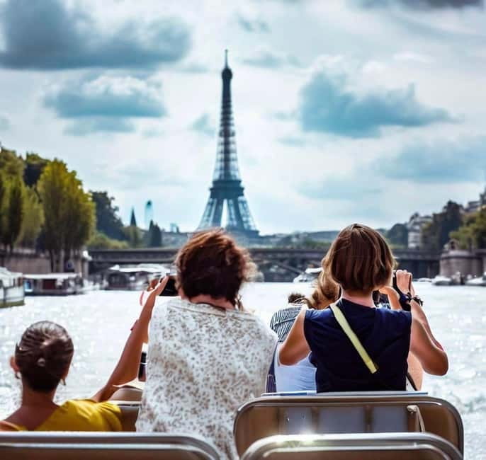 Paris: Seine Cruise with French breakfast near the boats - Key Points