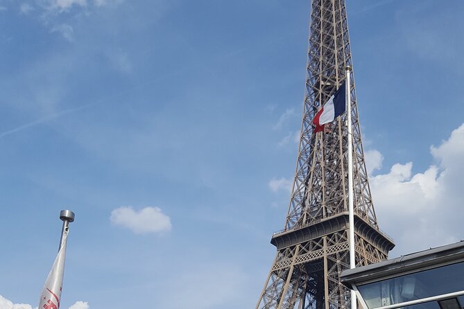 Paris Seine River Champagne Tasting Cruise - Educational Aspects of the Cruise