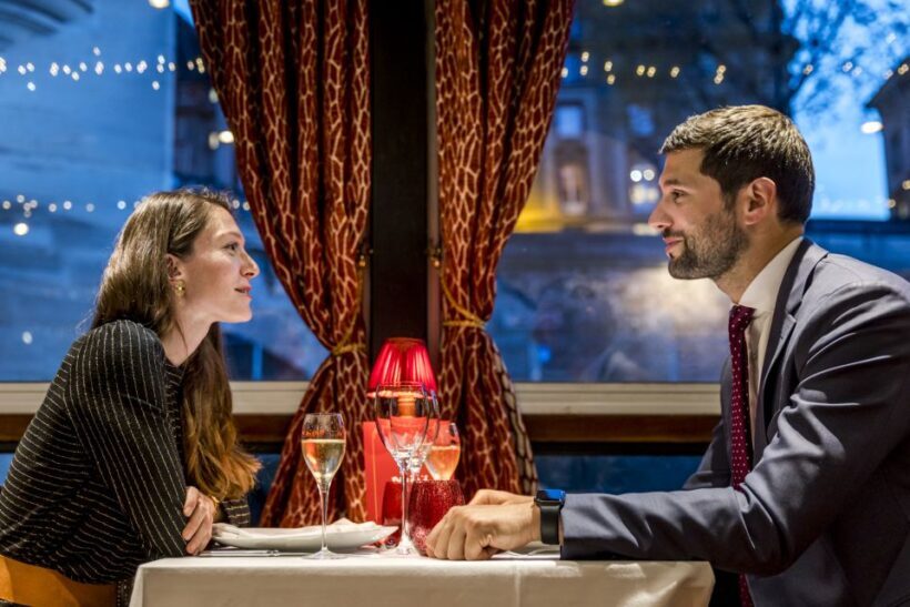 Paris: Seine River Cruise with 3-Course Dinner & Live Music - Key Points
