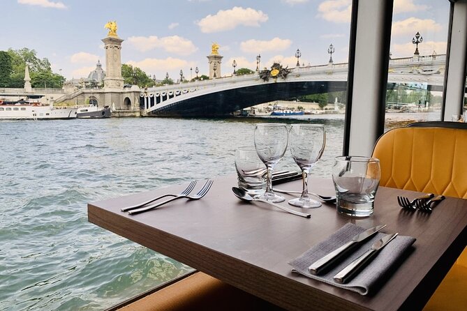 Paris Seine River Dinner Cruise From Alexandre III Bridge - Key Points