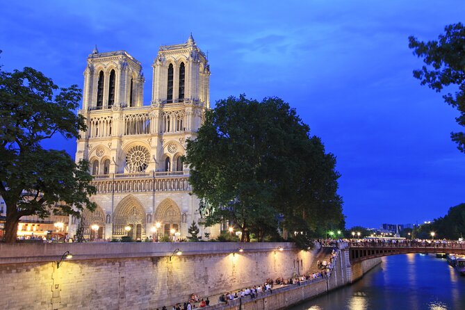 Paris Seine River Dinner Cruise With Champagne and Window Seating - Frequently Asked Questions