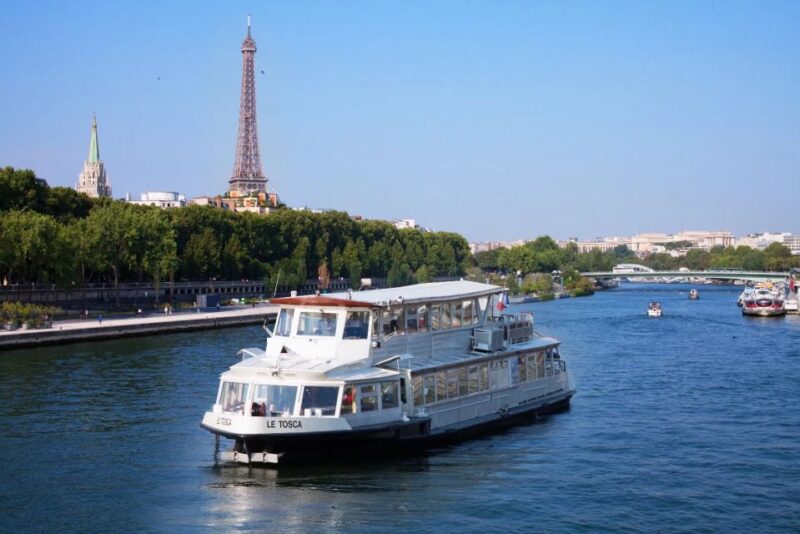 Paris : Seine River Lunch cruise from Eiffel Tower - Key Points