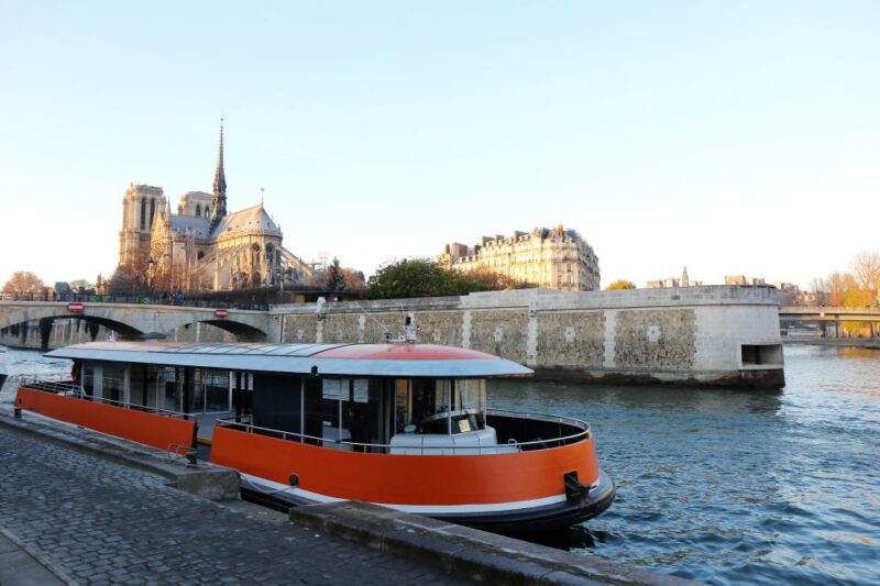 Paris: Seine River Panoramic Cruise - Onboard Amenities and Services