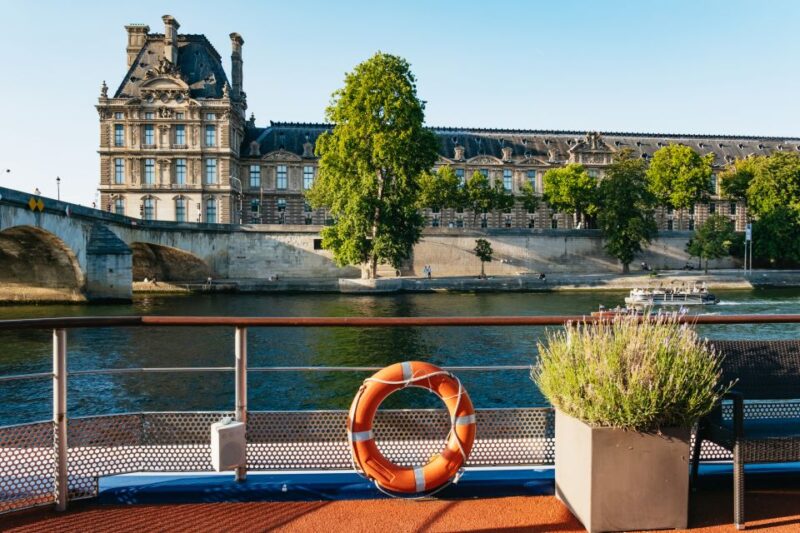 Paris: Seine River Panoramic Views Dinner Cruise - Key Points