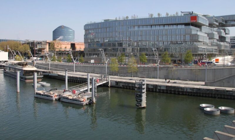 Paris: Seine River Private Guided Pontoon Boat Cruise - Practical Details and Tips