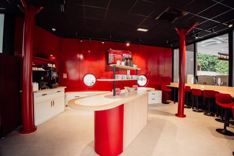 Paris: Seine River Sightseeing Cruise by Bateaux Mouches - Accessibility and Facilities