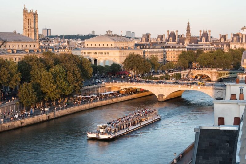 Paris: Seine River Sightseeing Cruise by Bateaux Mouches - Language Support