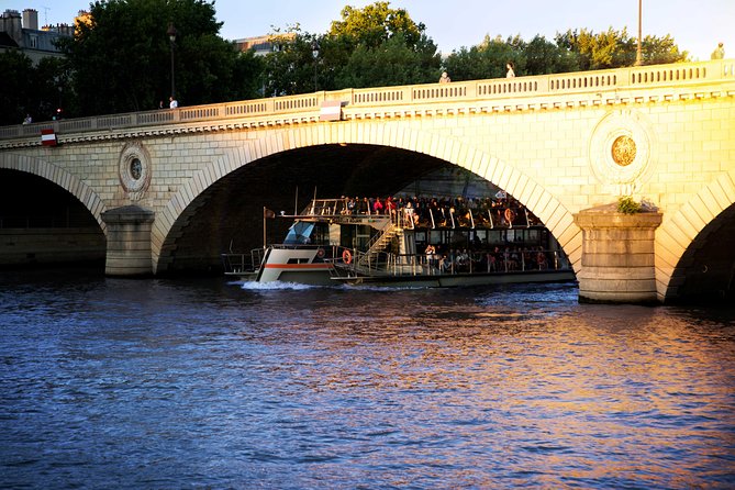 Paris Seine River Sightseeing Cruise With Commentary by Bateaux Parisiens - Audio Commentary Options and Language Availability