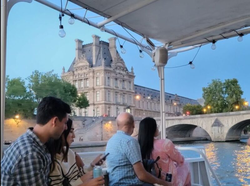 Paris Semi Private Walking Tour: Louvre, Eiffel Tower & Boat - Lunch and Local Flavors