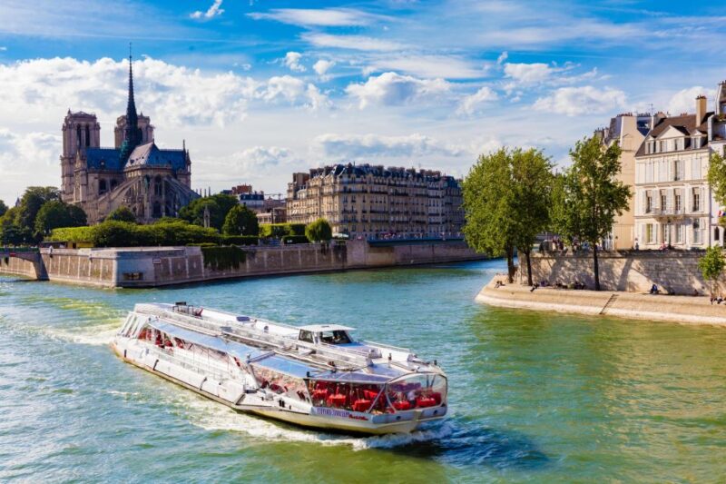 Paris: Sightseeing Cruise on the Seine with 3-Course Lunch - Dining Experience on the Water