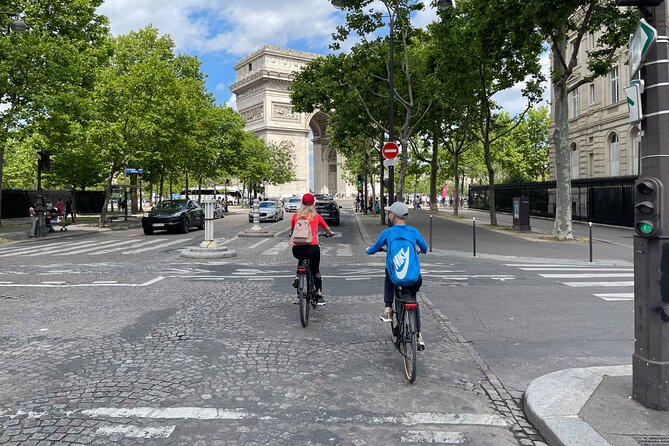 Paris: Small Group Highlights E-Bike Guided Tour - Guide Experience