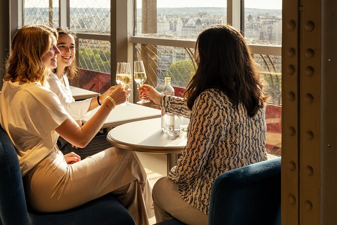 Paris Tour: Eiffel Tower Lunch, Boat Cruise, and Louvre Tour - Eiffel Tower Lunch Experience