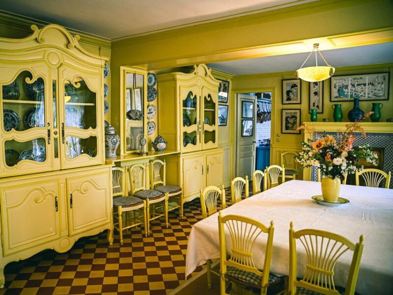 Paris: Transport for visit Giverny Claude Monet 7 peoples - Frequently Asked Questions