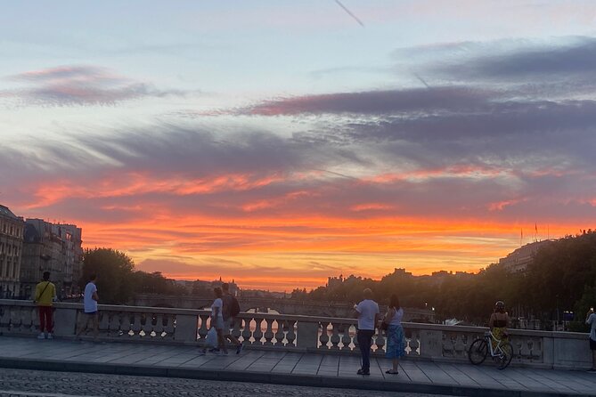 Paris until the heart of the night - Enjoying the Atmosphere and Local Flavors