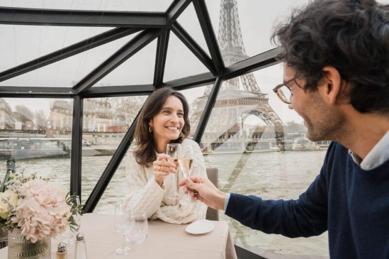 Paris : Valentine's Day Diner Cruise on the Seine river - FAQ