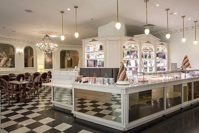 Paris VIP Shopping Experience With Lounge Access, Lunch and Transfer - Simplifying the Tax-Free Shopping Process
