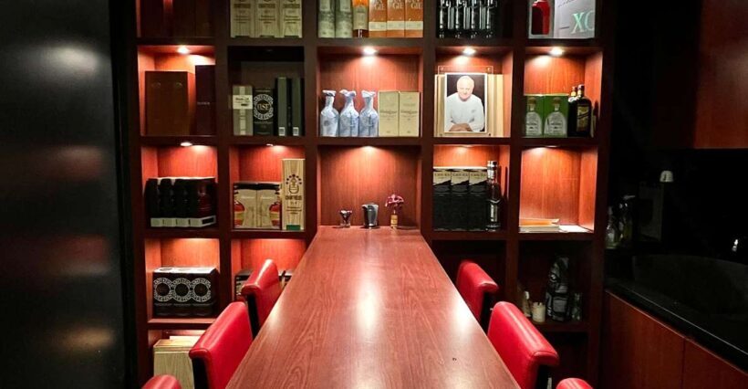 Paris : Wine tasting at the cellar of Joël Robuchon - The Wines and Food Pairings