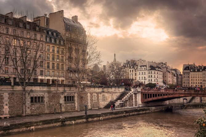Paris WWII: Occupation & Liberation Exploration Game and Tour - How does the itinerary unfold?