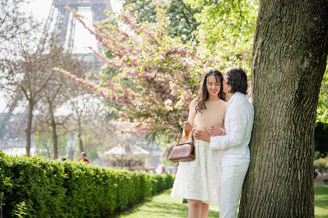 Parisian Life Style Private Photo Shoot at Eiffel Tower - Personalized Photo Session