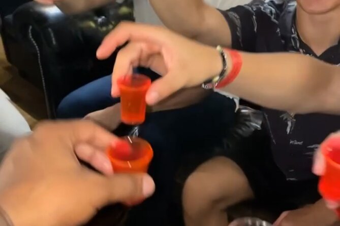 Party and Meet : Best Bars in Paris With International Travelers - Key Points