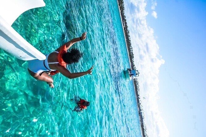 Party boat in Catamaran with Open Bar adults only - Who Will Love This Tour?