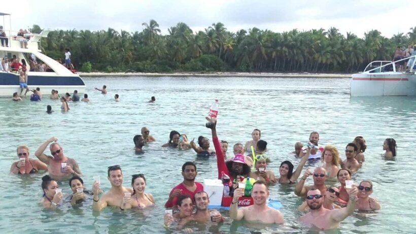 Party Boat in Punta Cana/Free Drinks and transportation inc - Key Points